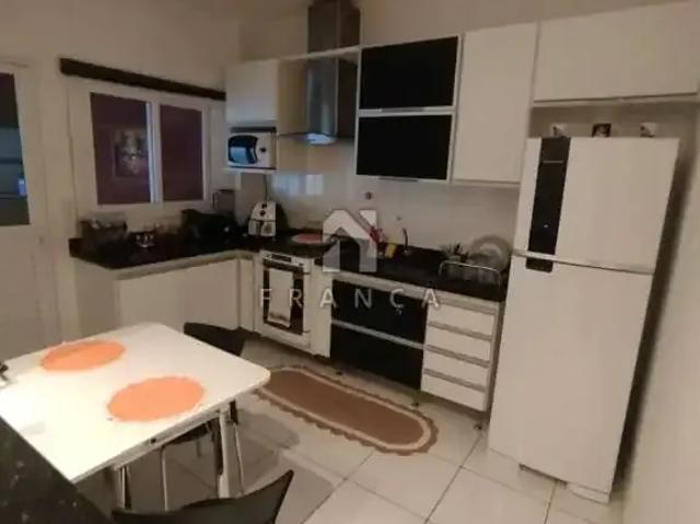 Casa / Sobrado em Condomínio para Locação em Jacareí/SP Jardim Primavera 3 Quartos