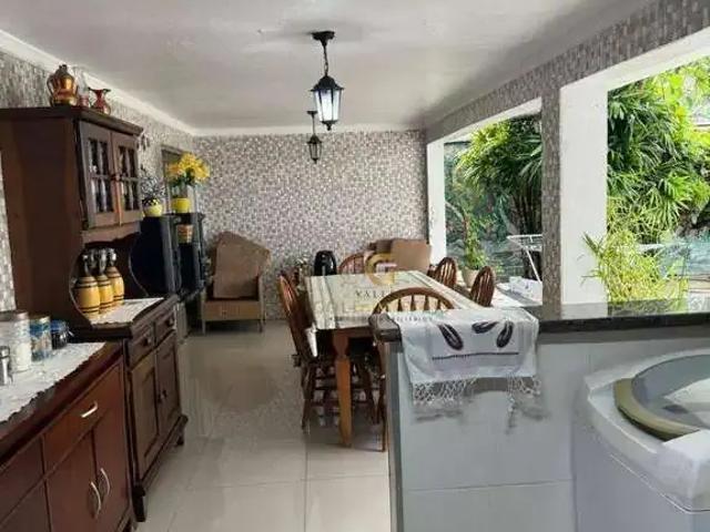 Casa / Sobrado em Condomínio para Locação em Jacareí/SP Vila Zezé 4 Quartos