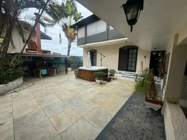 Casa / Sobrado em Condomínio para Locação em Jacareí/SP Vila Zezé 4 Quartos