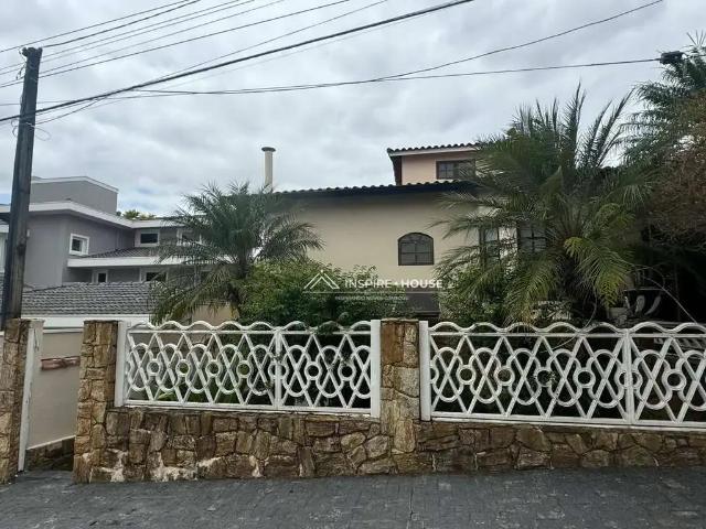 Casa / Sobrado em Condomínio para Locação em Jacareí/SP Vila Zezé 4 Quartos