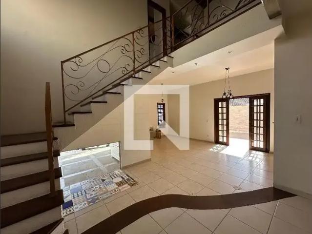 Casa / Sobrado em Condomínio para Locação em Jacareí/SP Vila Branca 3 Quartos