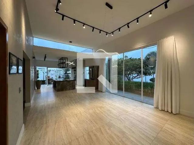Casa / Sobrado em Condomínio para Locação em Jacareí/SP Vila Branca 3 Quartos