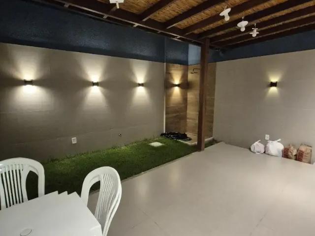 Casa / Sobrado em Condomínio para Locação em Lauro de Freitas/BA Caixa D'Água 3 Quartos