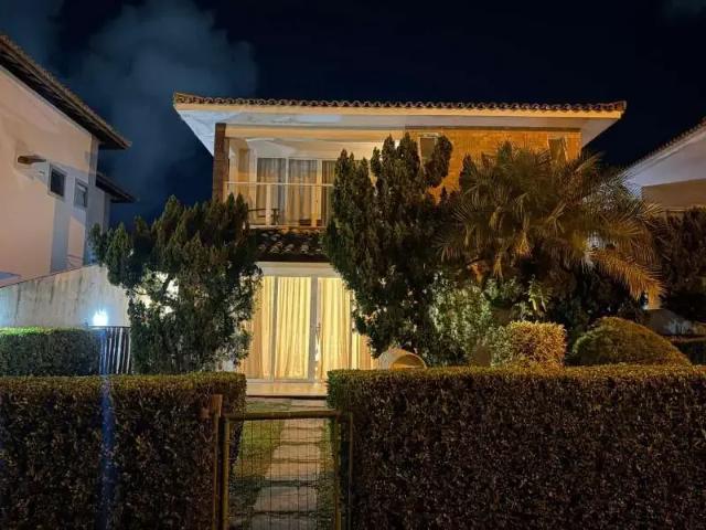 Casa / Sobrado em Condomínio para Locação em Lauro de Freitas/BA Centro 4 Quartos