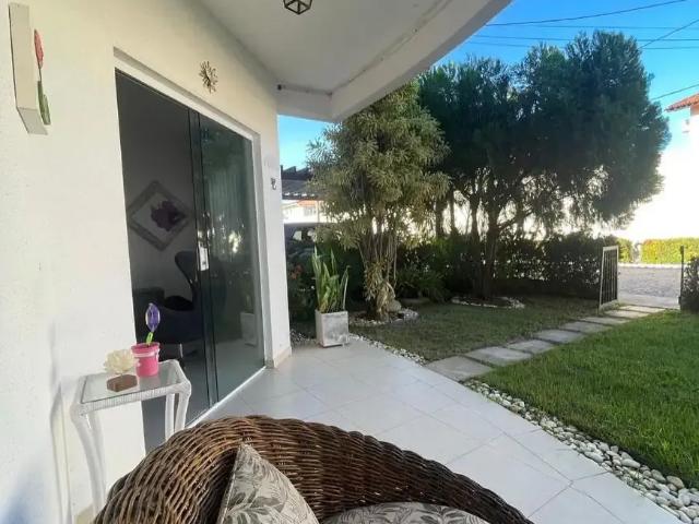 Casa / Sobrado em Condomínio para Locação em Lauro de Freitas/BA Buraquinho 4 Quartos