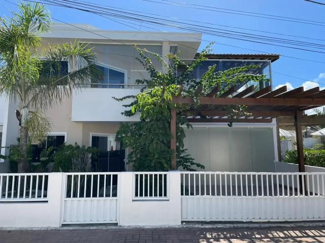 Casa / Sobrado em Condomínio para Locação em Lauro de Freitas/BA Buraquinho 4 Quartos