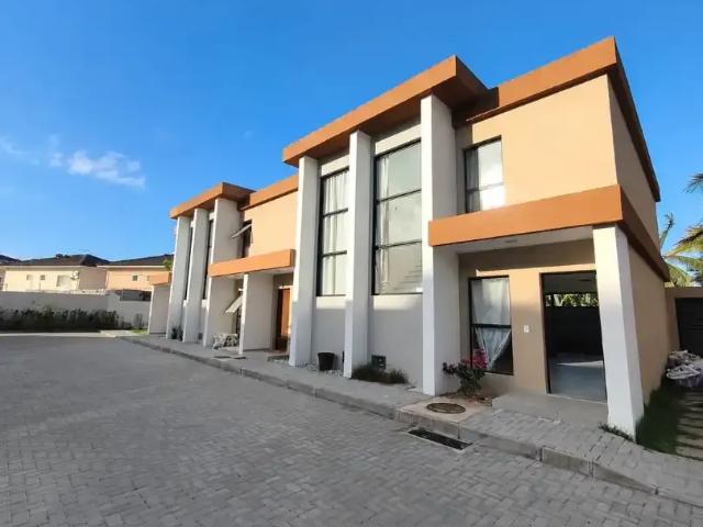 Casa / Sobrado em Condomínio para Locação em Lauro de Freitas/BA Buraquinho 2 Quartos