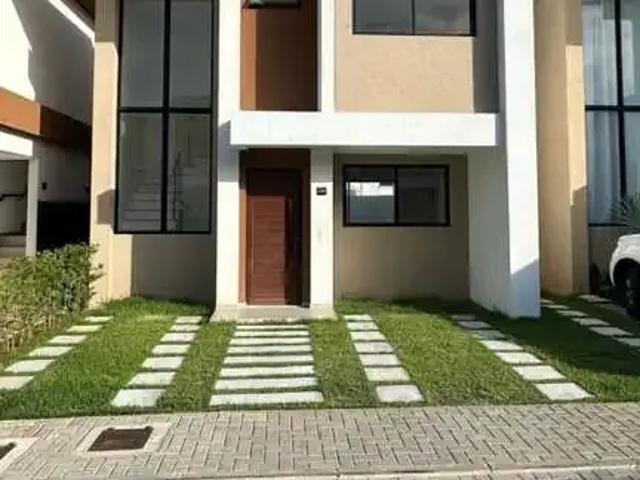 Casa / Sobrado em Condomínio para Locação em Lauro de Freitas/BA Buraquinho 3 Quartos