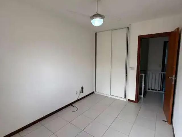 Casa / Sobrado em Condomínio para Locação em Lauro de Freitas/BA Jardim Castelao 4 Quartos