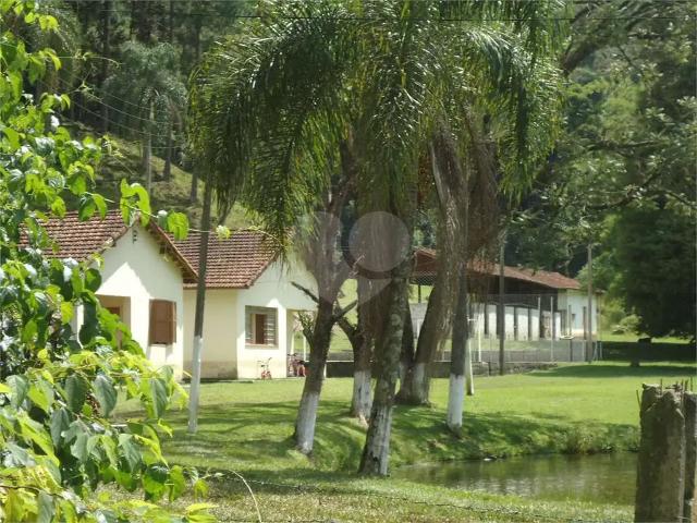 Casa / Sobrado em Condomínio para Locação em Mairiporã/SP Capoavinha
