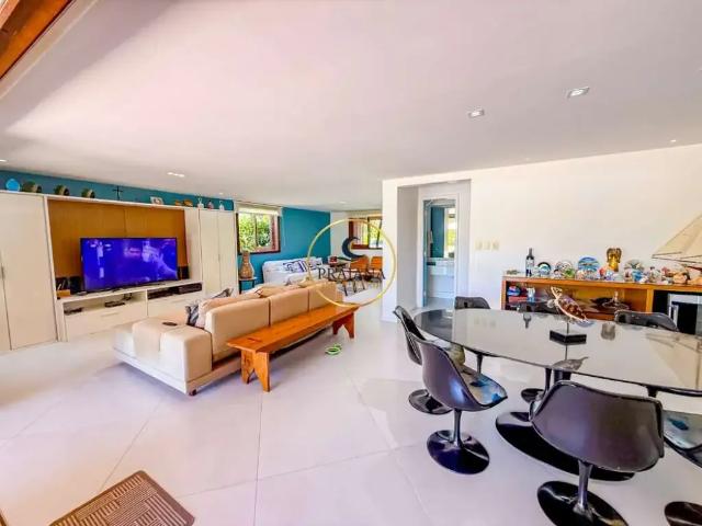 Casa / Sobrado em Condomínio para Locação em Mata de São João/BA Praia do Forte 4 Quartos