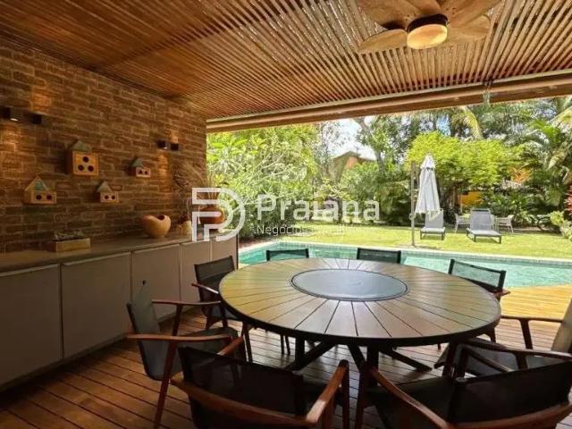Casa / Sobrado em Condomínio para Locação em Mata de São João/BA Praia do Forte 5 Quartos