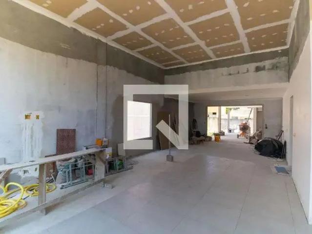 Casa / Sobrado em Condomínio para Locação em Niterói/RJ Engenho do Mato 3 Quartos