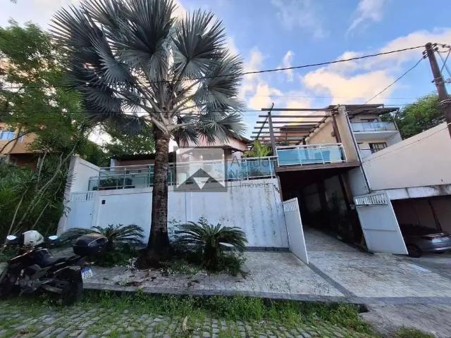 Casa / Sobrado em Condomínio para Locação em Niterói/RJ Maravista 4 Quartos