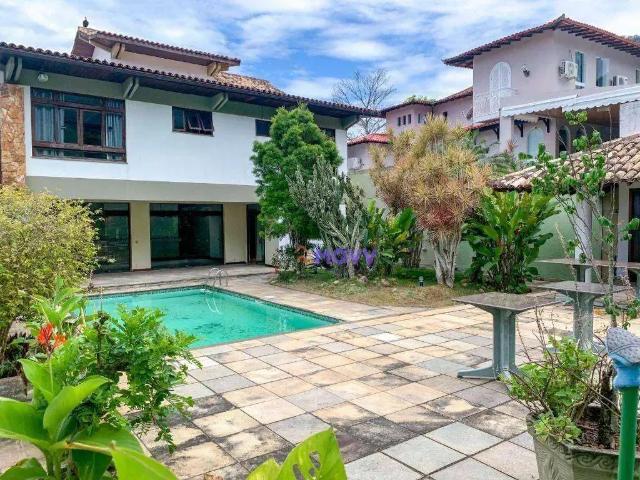 Casa / Sobrado em Condomínio para Locação em Niterói/RJ São Francisco 4 Quartos