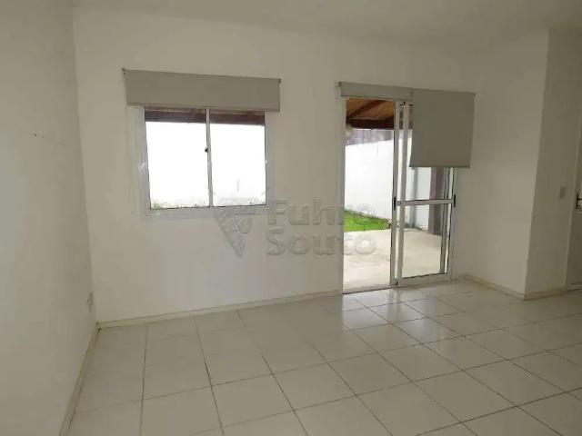 Casa / Sobrado em Condomínio para Locação em Pelotas/RS Três Vendas 2 Quartos