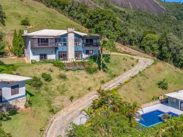 Casa / Sobrado em Condomínio para Locação em Petrópolis/RJ Samambaia 5 Quartos