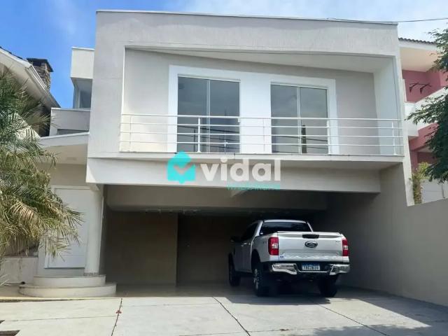 Casa / Sobrado em Condomínio para Locação em Ponta Grossa/PR Oficinas 3 Quartos