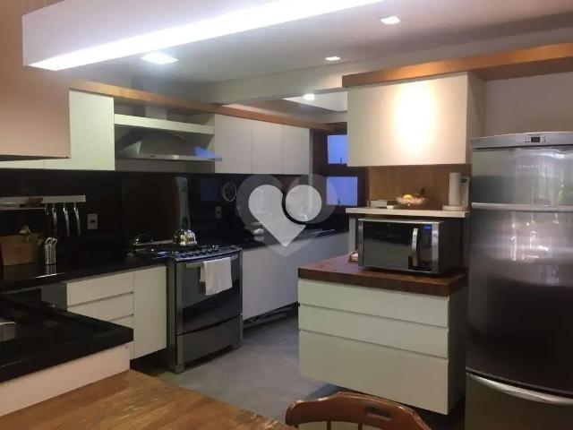 Casa / Sobrado em Condomínio para Locação em Porto Alegre/RS Três Figueiras 4 Quartos