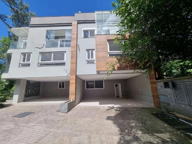 Casa / Sobrado em Condomínio para Locação em Porto Alegre/RS Tristeza 4 Quartos