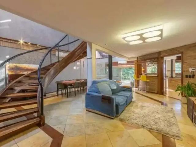 Casa / Sobrado em Condomínio para Locação em Porto Alegre/RS Vila Jardim 4 Quartos