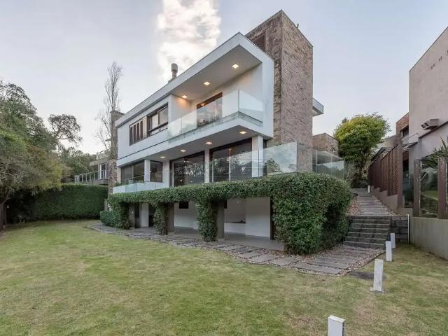 Casa / Sobrado em Condomínio para Locação em Porto Alegre/RS Agronomia 4 Quartos
