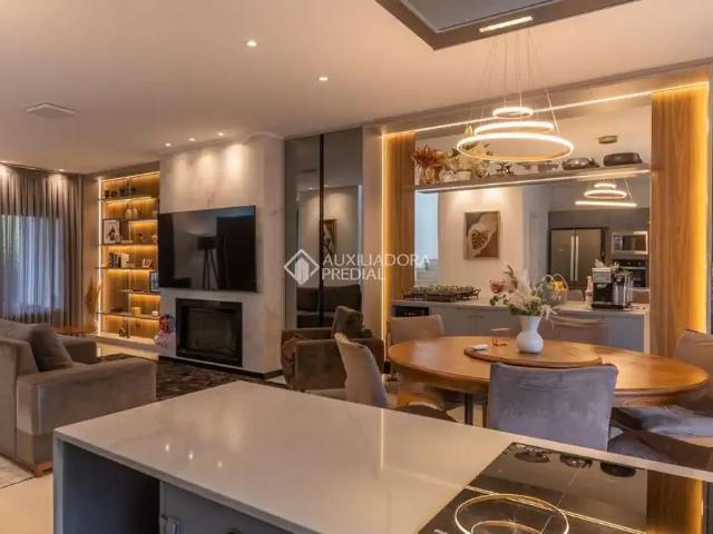 Casa / Sobrado em Condomínio para Locação em Porto Alegre/RS Hípica 4 Quartos