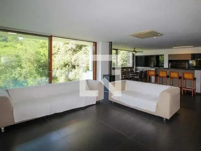 Casa / Sobrado em Condomínio para Locação em Porto Alegre/RS Jardim Carvalho 5 Quartos