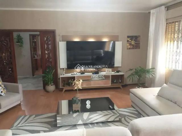 Casa / Sobrado em Condomínio para Locação em Porto Alegre/RS Jardim Lindóia 4 Quartos