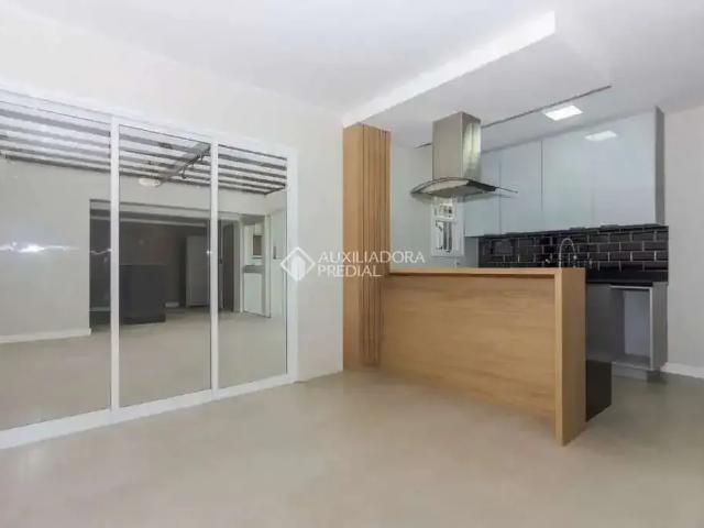 Casa / Sobrado em Condomínio para Locação em Porto Alegre/RS Menino Deus 3 Quartos
