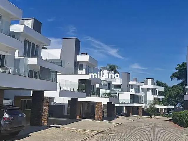 Casa / Sobrado em Condomínio para Locação em Porto Alegre/RS Pedra Redonda 3 Quartos
