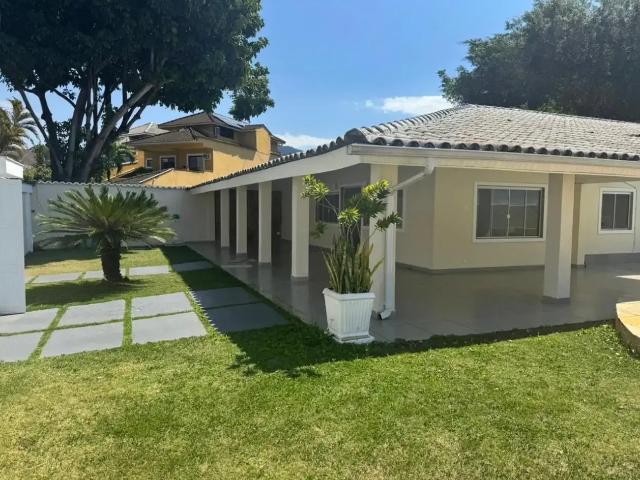 Casa / Sobrado em Condomínio para Locação em Rio de Janeiro/RJ Barra da Tijuca 4 Quartos