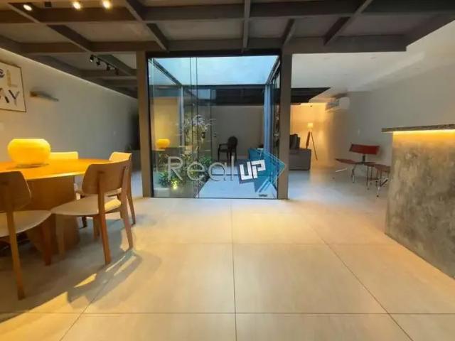 Casa / Sobrado em Condomínio para Locação em Rio de Janeiro/RJ Barra da Tijuca 3 Quartos
