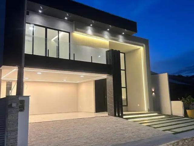 Casa / Sobrado em Condomínio para Locação em Rio de Janeiro/RJ Campo Grande 5 Quartos