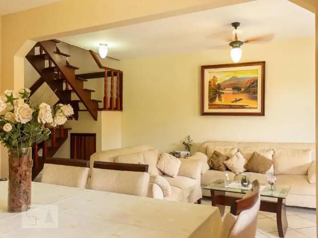 Casa / Sobrado em Condomínio para Locação em Rio de Janeiro/RJ Campo Grande 5 Quartos