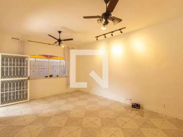 Casa / Sobrado em Condomínio para Locação em Rio de Janeiro/RJ Guaratiba 2 Quartos
