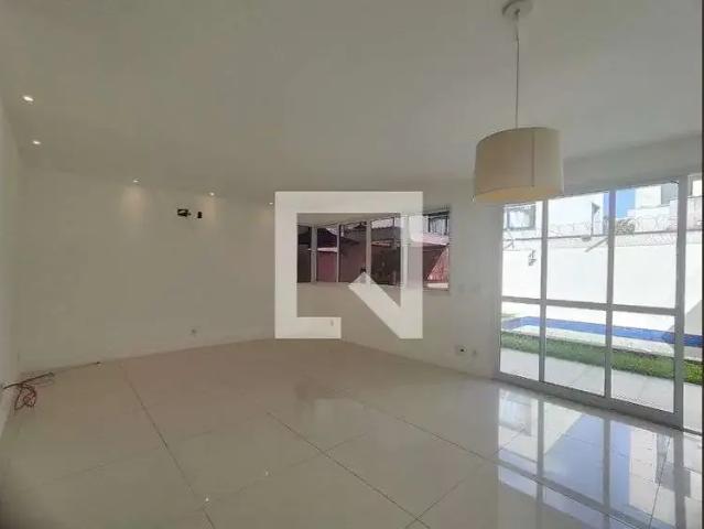 Casa / Sobrado em Condomínio para Locação em Rio de Janeiro/RJ Recreio dos Bandeirantes 4 Quartos