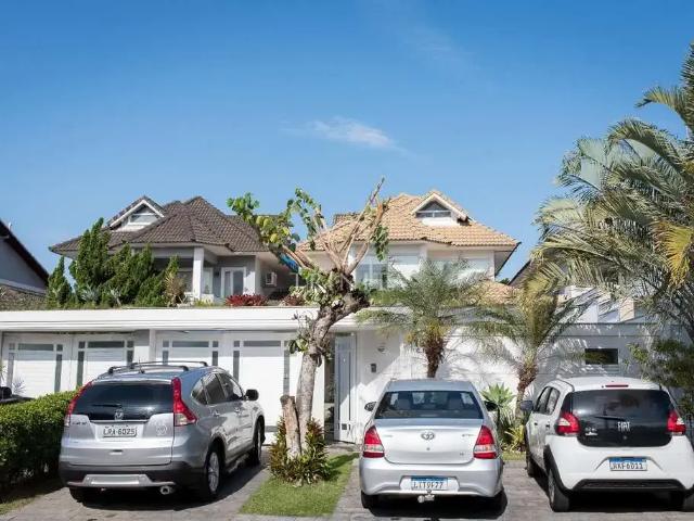 Casa / Sobrado em Condomínio para Locação em Rio de Janeiro/RJ Recreio dos Bandeirantes 4 Quartos
