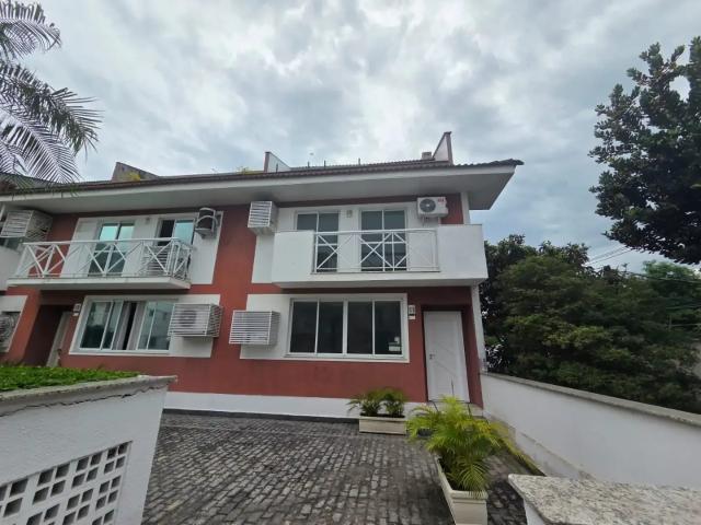 Casa / Sobrado em Condomínio para Locação em Rio de Janeiro/RJ Recreio dos Bandeirantes 4 Quartos