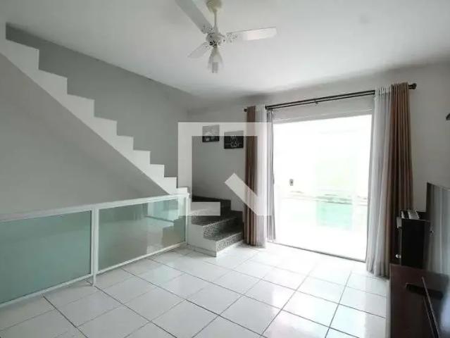 Casa / Sobrado em Condomínio para Locação em Rio de Janeiro/RJ Taquara 2 Quartos