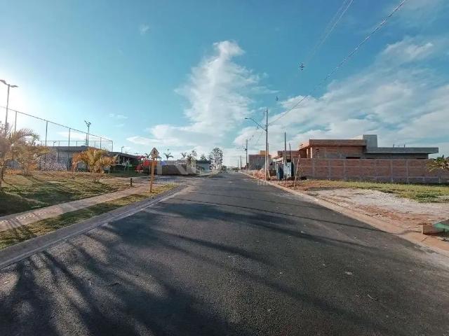 Casa / Sobrado em Condomínio para Locação em São Carlos/SP Residencial Parati 3 Quartos
