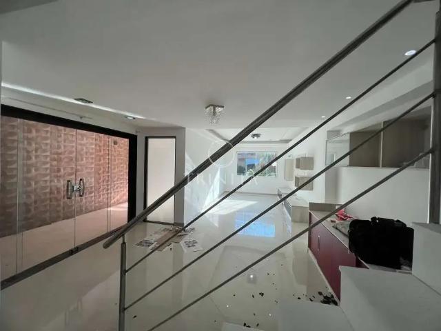Casa / Sobrado em Condomínio para Locação em São Gonçalo/RJ Centro 3 Quartos