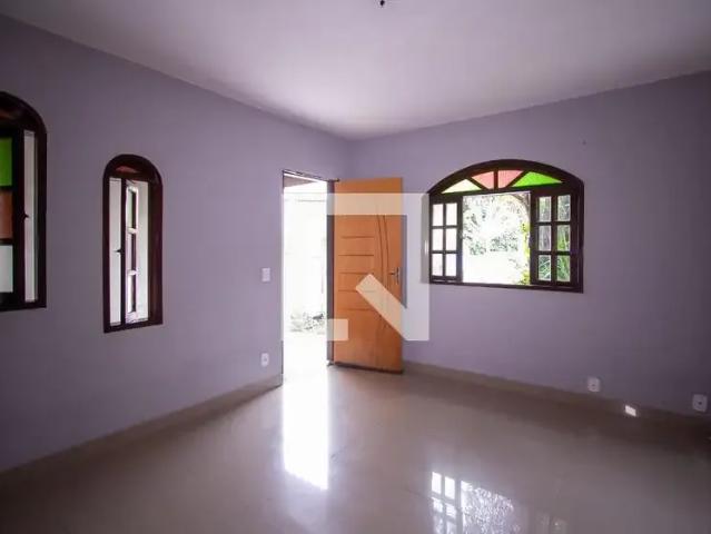 Casa / Sobrado em Condomínio para Locação em São Gonçalo/RJ Colubande 2 Quartos