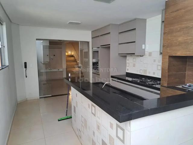 Casa / Sobrado em Condomínio para Locação em São José do Rio Preto/SP Parque Residencial Universo 3 Quartos