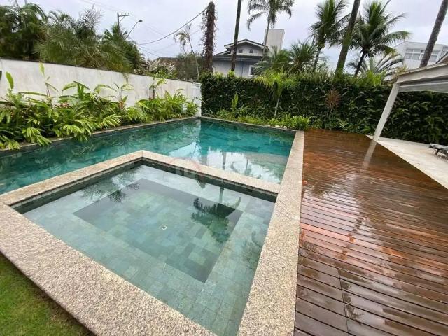 Casa / Sobrado em Condomínio para Locação em São Sebastião/SP Baleia 5 Quartos