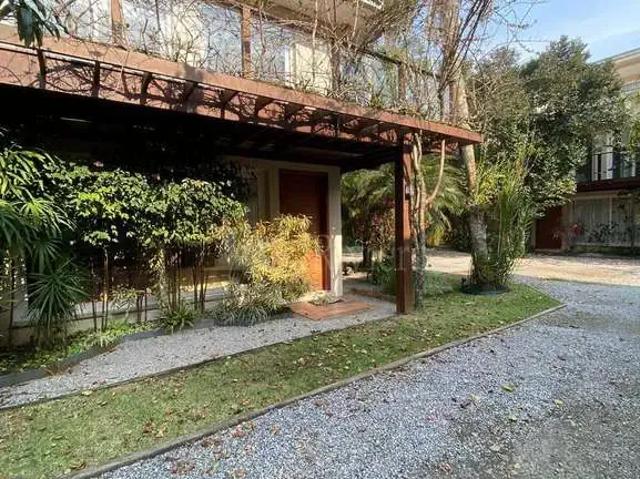 Casa / Sobrado em Condomínio para Locação em São Sebastião/SP Barra do Una 4 Quartos