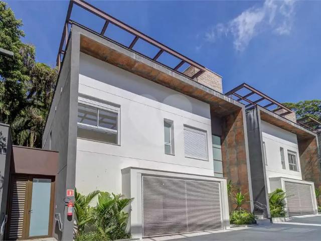 Casa / Sobrado em Condomínio para Locação em São Paulo/SP Alto da Boa Vista 3 Quartos