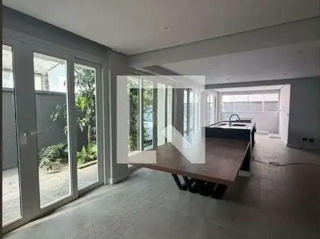 Casa / Sobrado em Condomínio para Locação em São Paulo/SP Fazenda Morumbi 4 Quartos