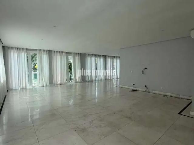 Casa / Sobrado em Condomínio para Locação em São Paulo/SP Morumbi 4 Quartos