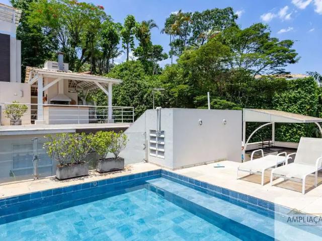 Casa / Sobrado em Condomínio para Locação em São Paulo/SP Morumbi 4 Quartos